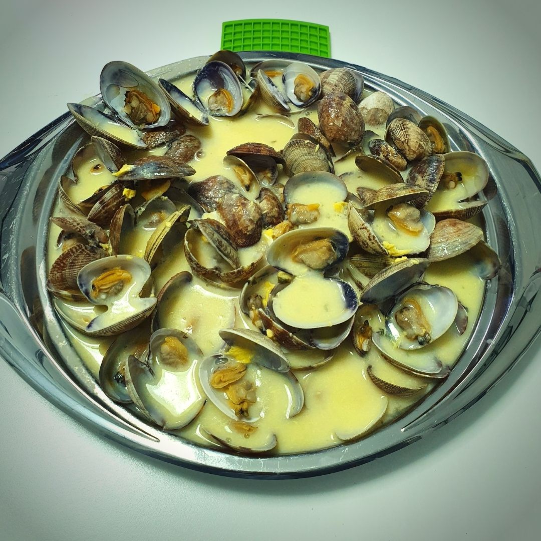 Almejas con Salsa Cremosa - Recetas Piratas
