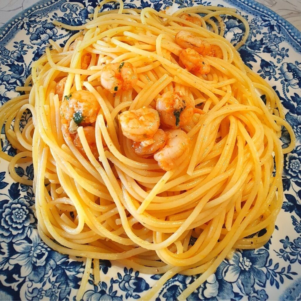 Espaguetis con Gambas al Ajillo - Recetas Piratas